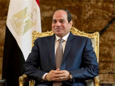 للمرة الأولى الرئيس المصري ” عبد الفتاح السيسي ” ينشر صورة لوالدته