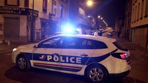 Essonne Un Octogénaire Blessé Dun Coup De Couteau à La Gorge Par Un