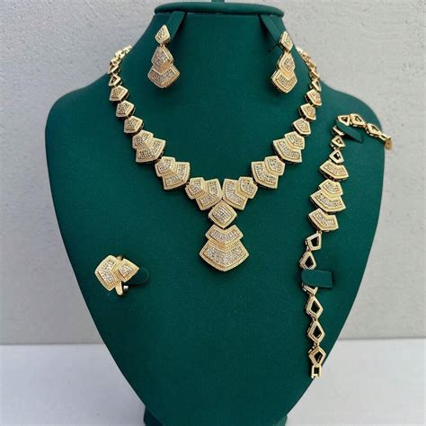 Luxury Bridal Jewelry Set Including Necklace Earrings Adorned With