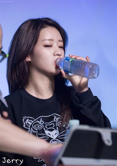 물 마시는 버릇이 귀여운 걸그룹 멤버 인스티즈instiz 이슈 카테고리