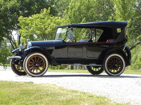 1918 Oldsmobile Model 37 Volo Museum