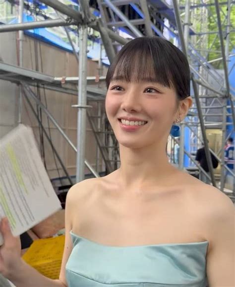 박규영 연세대 여신 답네…맨 어깨 노출→여리여리 분위기 과시