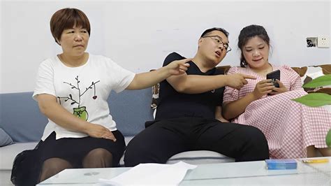婆婆吃醋说儿媳坏话，儿子听自己母亲的话把媳妇打跑，1年后报应来了！ Youtube