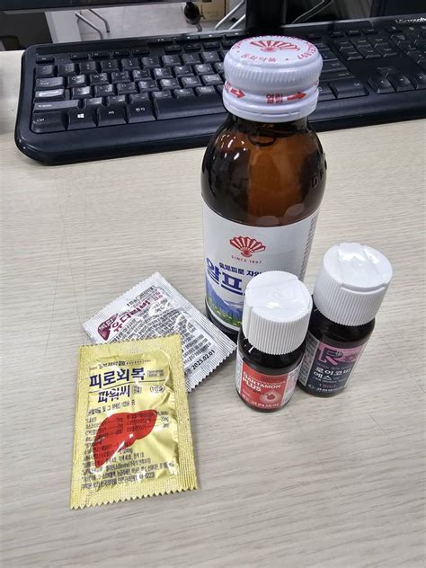 잡담 약국에서 피로회복제 샀는데 이거 다먹는거야 인스티즈instiz 일상 카테고리