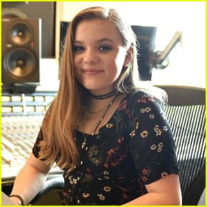 Nashvilles Maisy Stella Goes Solo For ‘spirit Riding Free Theme Song