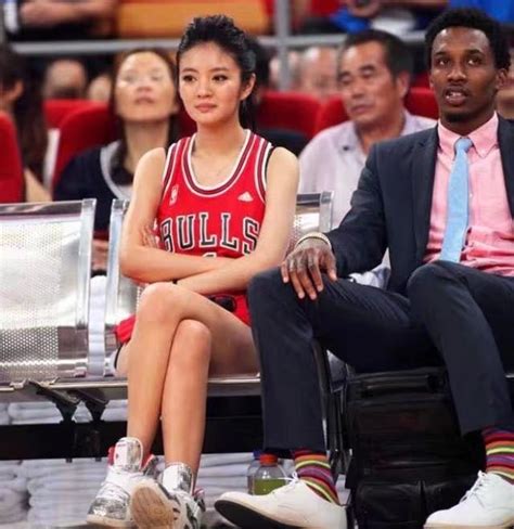 據說，打籃球的男生永遠也無法拒絕一個穿球衣的女生 每日頭條