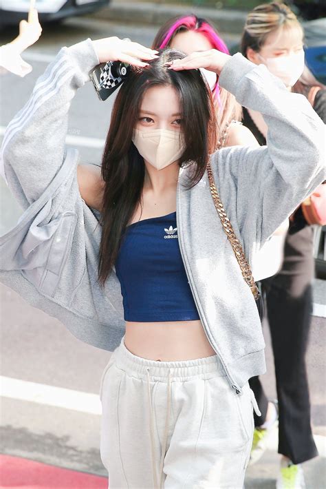 Itzy S Yuna Shocks With Her Incredible Natural Beauty In Recent Fan