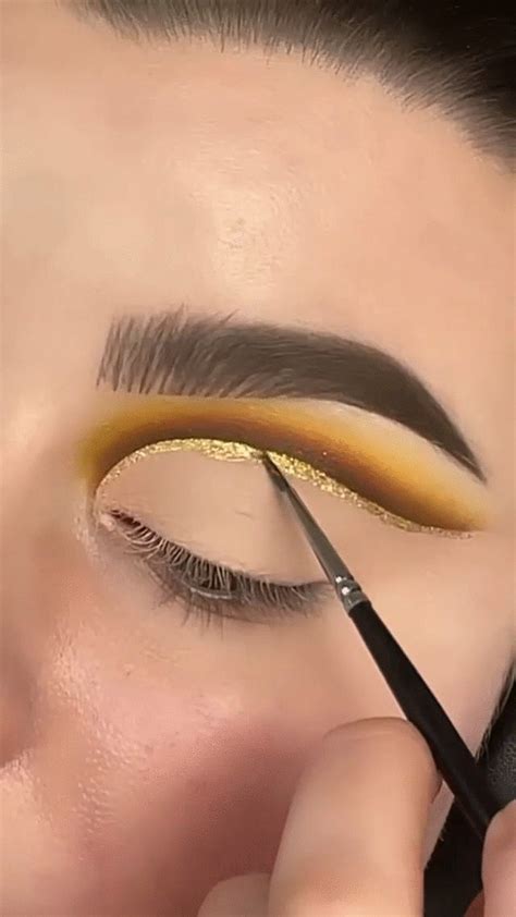 Eyeshadow Essentials To Make Your Eyes Stand Out Eye Makeup