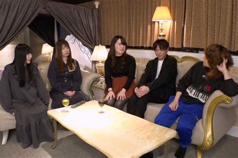 一夫多妻生活を送るヒモ男性、寝室はローテーション 夫人たちの部屋を順番に珍ルール明かす Encount 2