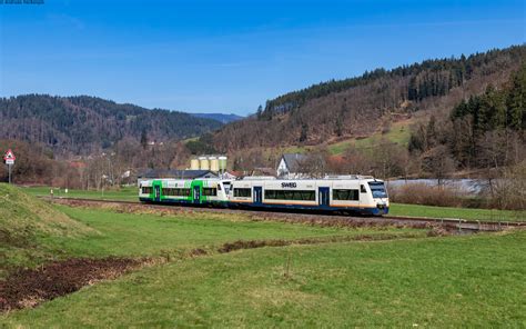 VT 012 und VT 520 als SWE 87373 (Bad Griesbach - Offenburg) bei Oppenau ...