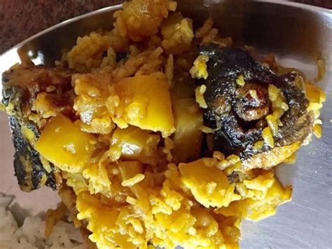 মুড়ি ঘণ্ট ভাত ও মাছের মাথা দিয়ে ঐতিহ্যবাহী বাংলার রেসিপি Aahare Bahare