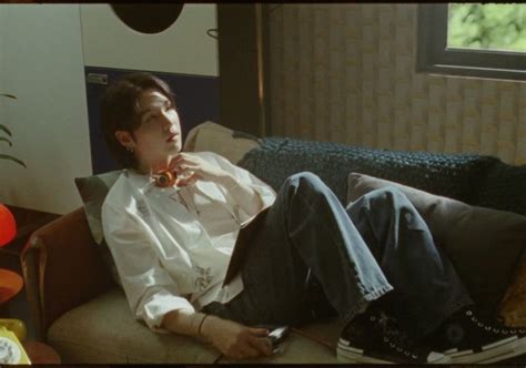 ปักพินโดย Janny Bunnag ใน Suga Bts กล้องฟิล์ม พ่อ ศิลปิน