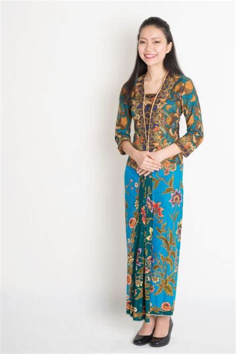 シンガポール航空のcaさんも着ているサロン・ケバヤ Batik Fashion Traditional Dresses Designs