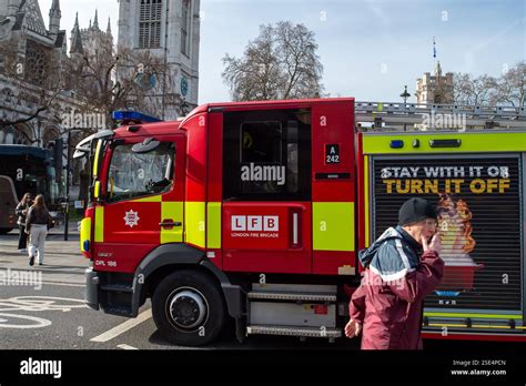 London Uk 5th February 2025 A London Fire Brigade Fire Engine Out