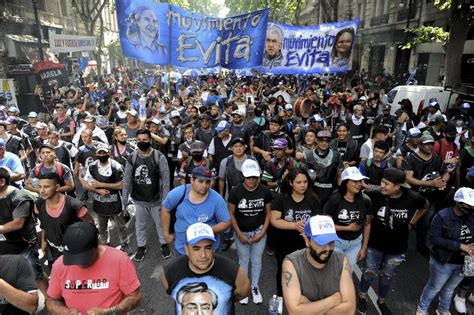 Movimientos Sociales Oficialistas Organizan Una Marcha En Apoyo Al