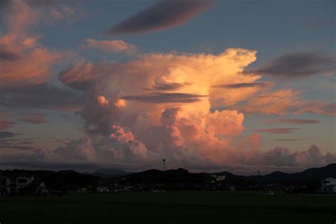 夕焼けの積乱雲 2022年8月4日 いるか書房別館