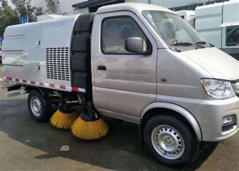Diesel Mini Road Sweeper Machine At ₹ 1950000 In Pune Id 23013208312