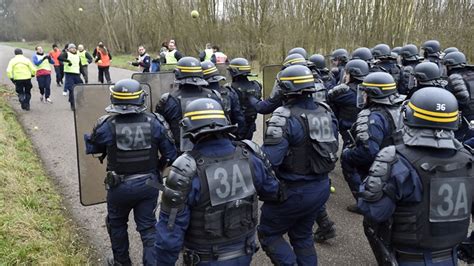 Les Crs Et Gendarmes Mobiles Surmobilisés Nont Plus Beaucoup Le