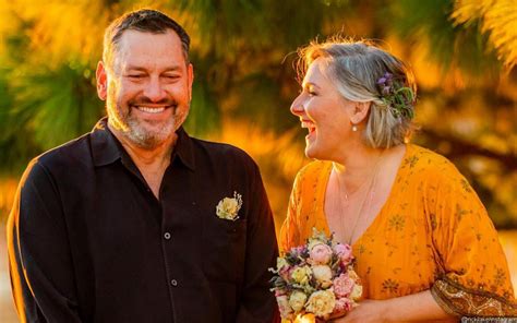 Ricki Lake Marries Ross Burningham In Oceanside Ceremony Lgyc