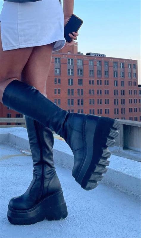 Pin By Mariah Rivera On Lets Get Some Shoes Gray Shoes Outfit Preppy