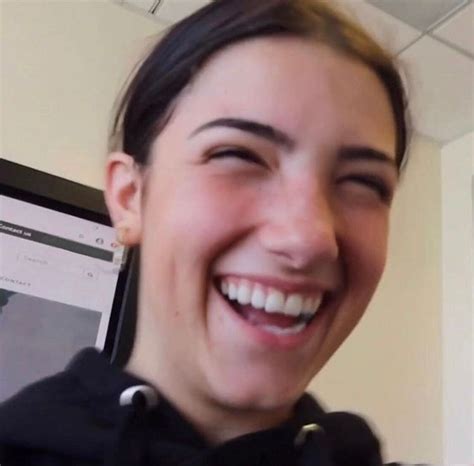 Her Smile Is Mwah Perfection Charli Damelio Photos Charli Damelio
