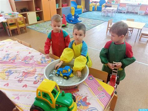 Трудовая деятельность детей первой младшей группы 3 фото Воспитателям детских садов школьным