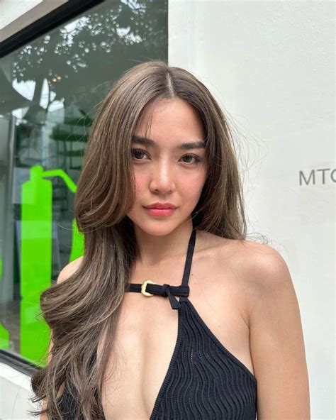 ปราง กัญญ์ณรัณ กับลุคแต่งตัวไปทะเล แบบใหม่ แบบสับ