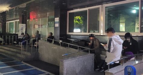 새벽 2시 ‘소아과 오픈런 출산율 최저 국가의 민낯