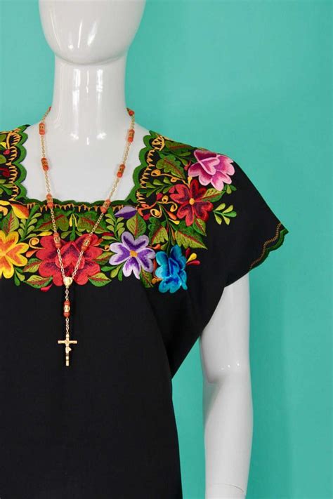 Vestido Huipil Negro Bordado En Ambos Lados Yucateco A Mano Modelo Itz