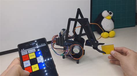 Brazo robótico 3D con motores paso a paso controlado por bluetooth