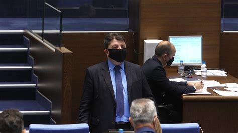 ГЕРБ не успя да преодолее ветото на Радев за криминализирането на нелицензиран превоз