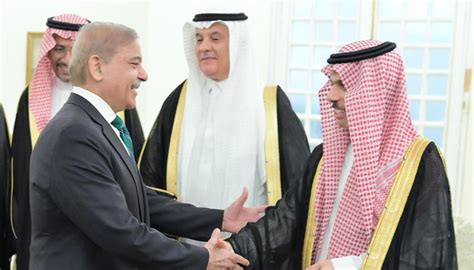 Islamabad Riyadh Need To Expedite First Phase Of Saudi Investments Pm