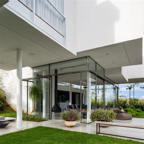 Fgmf Arquitetos Stacks White Casa Neblina On Sloping S O Paulo Plot