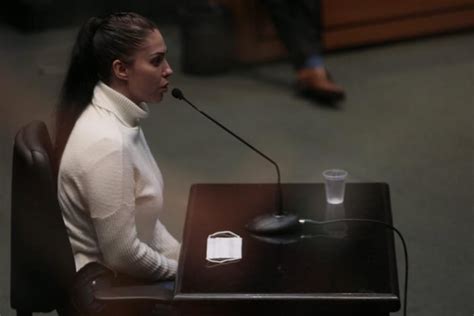 Monique Medeiros mãe de Henry recebia advogados sem sutiã diz presa