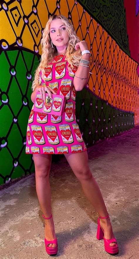 Carol Bresolin R Famouslatinas