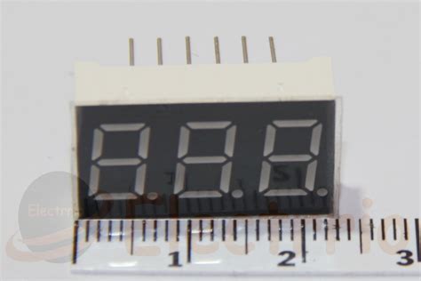 EL DISPLAY LED ROJO DÍGITOS SEGMENTOS