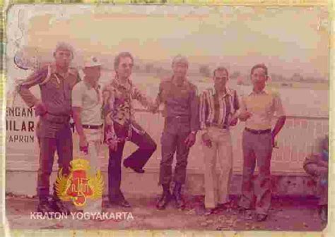 Pelepasan Kepulangan Sri Sultan Hamengku Buwono IX Tampak Bapak Bapak Foto Bersama Usai Melepas