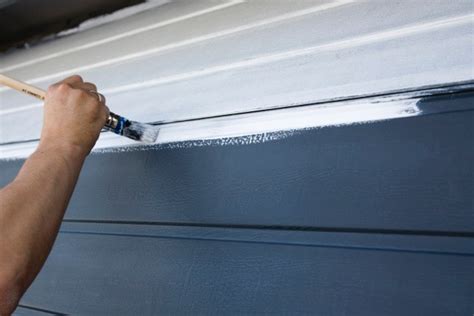 Repeindre une porte de garage métallique Maison Travaux