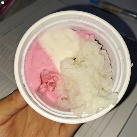 Sekte Makan Es Krim Pakai Nasi Putih Disebut Netizen Sesat