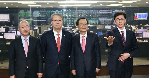 임종룡 금융위원장 한국거래소 통합it관제센터 방문