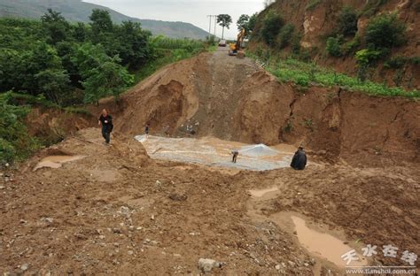 直击灾情连续暴雨侵袭 清水交通道路严重损毁 图 天水在线
