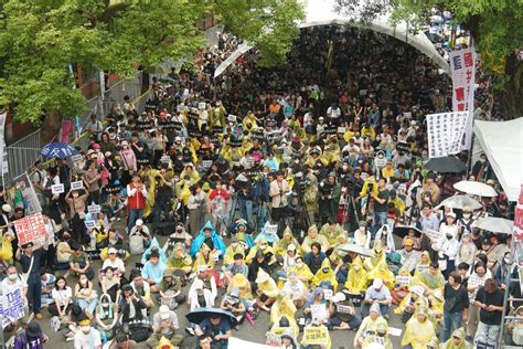 新聞現場／太陽花回來了？民團號召群眾包圍立院 要求退回法案「沒有討論不是民主」