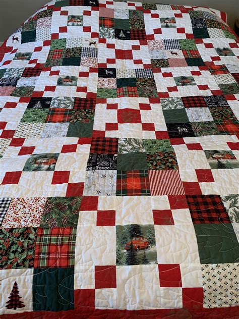Colorful Christmas Quilt On Bed Christmas Themed Patchwork Quilt Diy Christmas Quilt Ideas