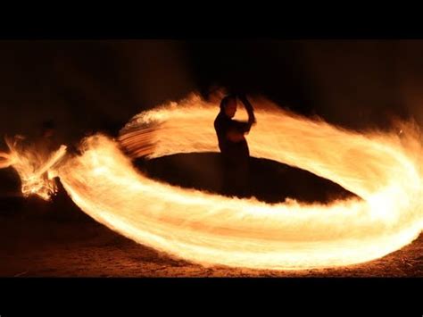 暗闇染める炎の光跡 燃え盛るわら束豪快に火振り 兵庫出石愛宕の火祭り YouTube