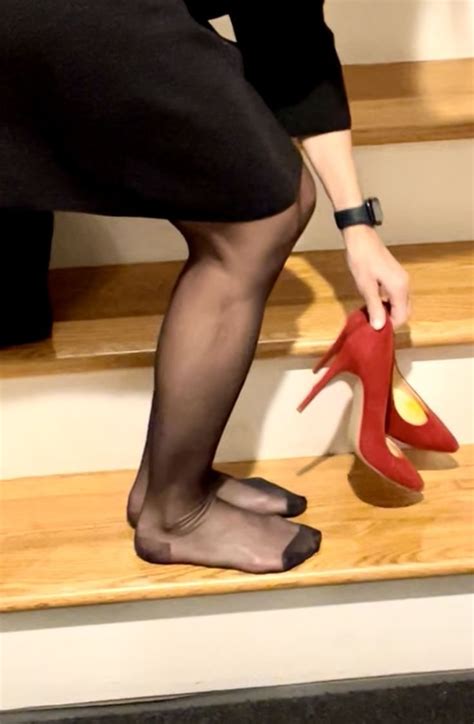 Pretty Feet In Nylon Page 3 Stockings Hq Outfits And Sightings
