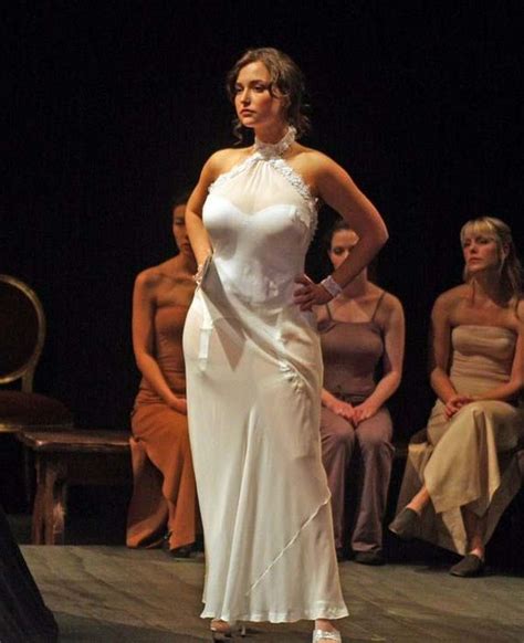 Milana Vayntrub Photos Barnorama