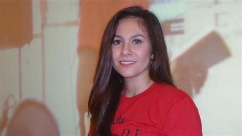 Liburan Bareng Chiko Jeriko Di Pantai Belahan Baju Wulan Guritno Ini Bikin Gagal Fokus Blog