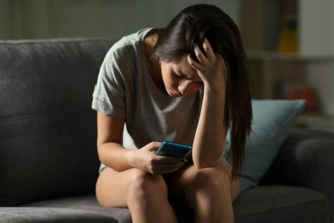How Social Media Can Crush Your Self Esteem