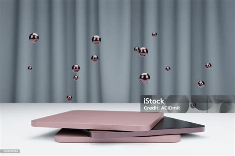 배경에 섬유 커튼제품 프리젠 테이션을위한 금속 거품과 사각형 연단 간단한 기하학적 3d 요소로 빈 플랫폼 모형 차분한 파스텔 색상의 3d 모델링 씬 0명에 대한 스톡 사진