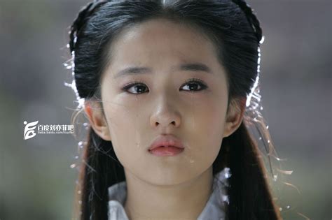 刘亦菲最美素颜哭泣写真 拍照片